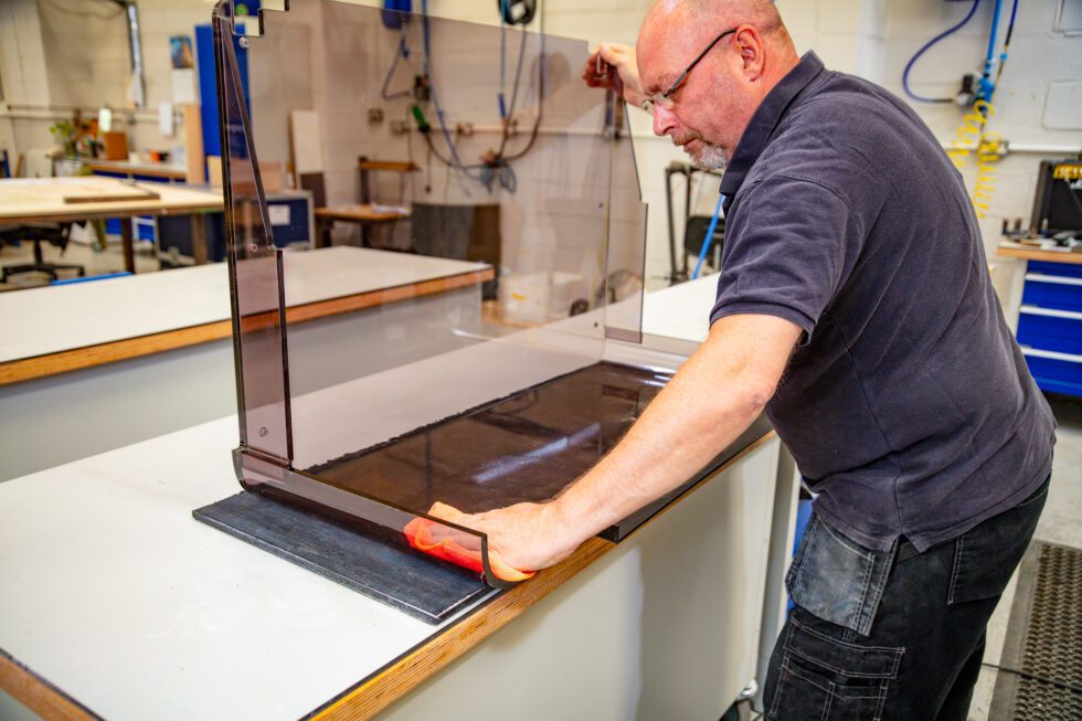 Line Bending Services | Advanced Plastic Technology